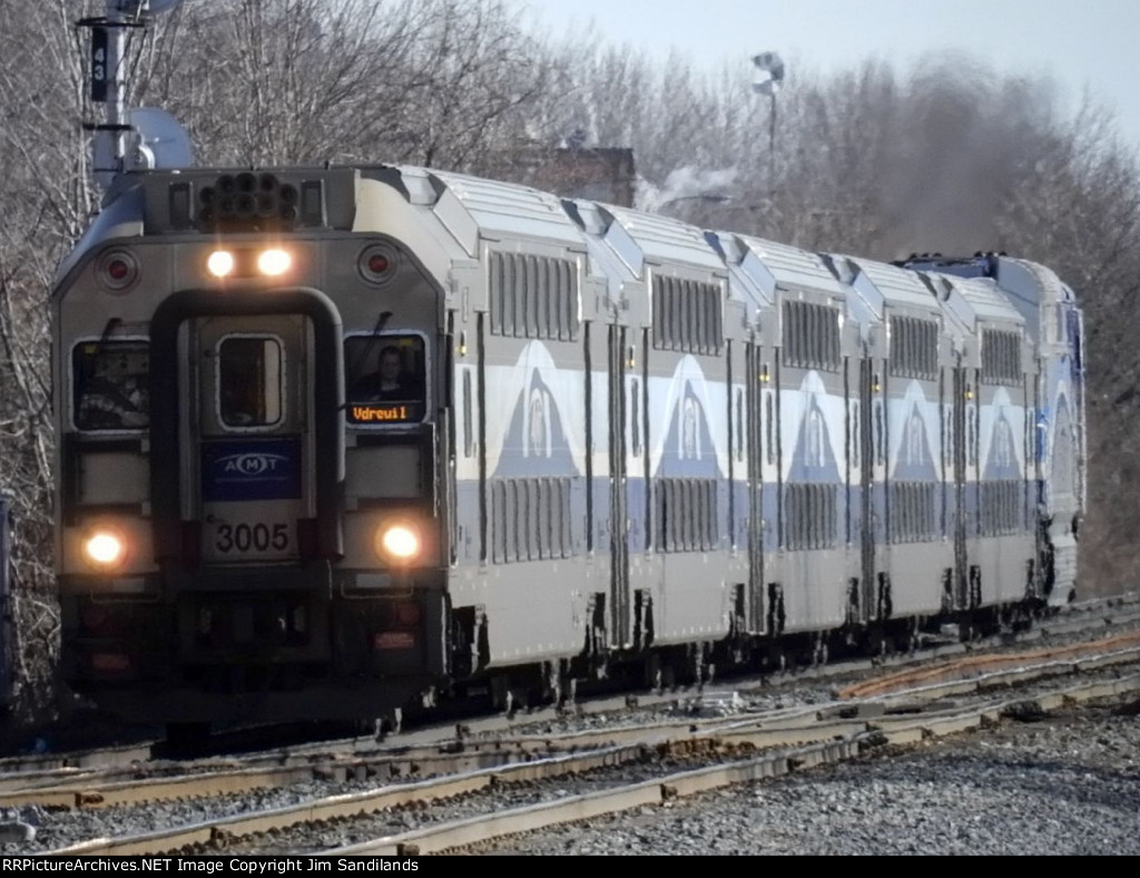 AMT 3005 and 1321 on train 13